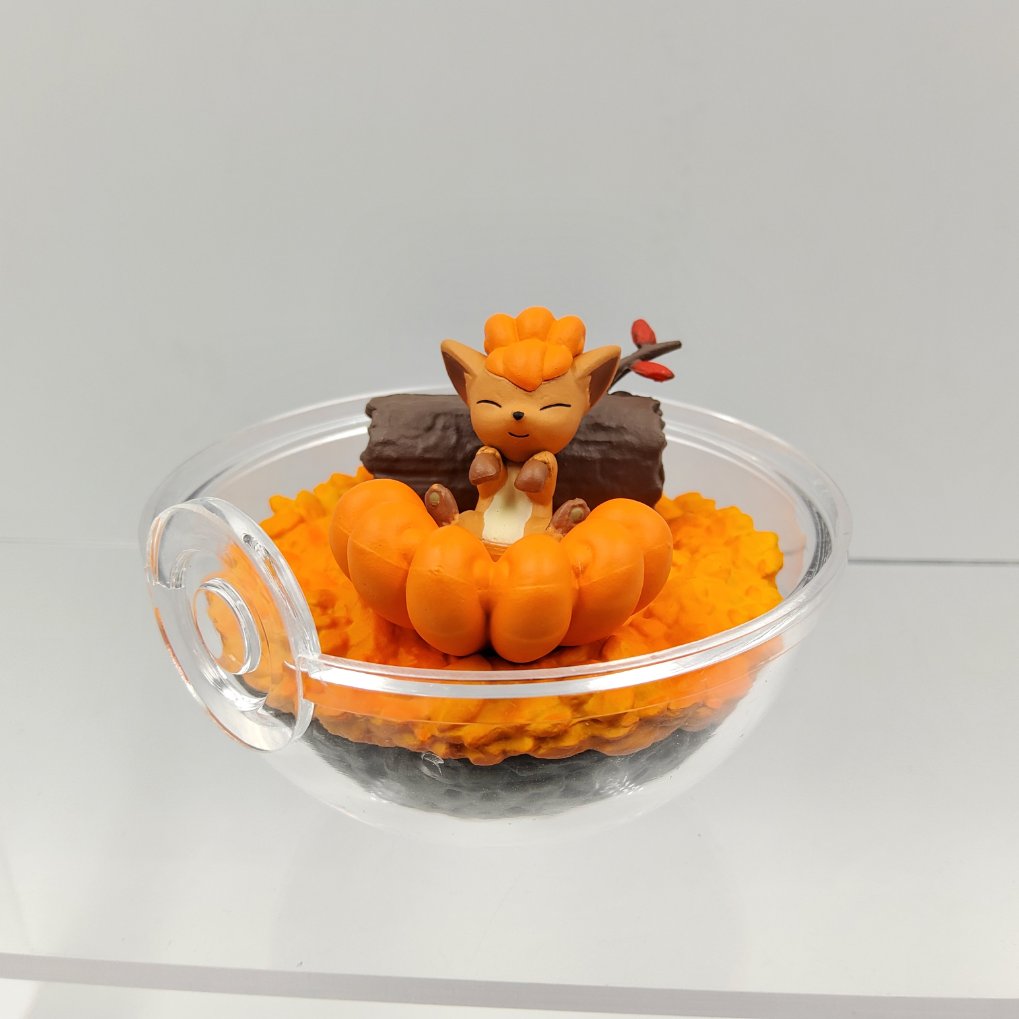 Pokemon Terrarium Collection Four Seasons – Goupix / Vulpix – Retro Japan