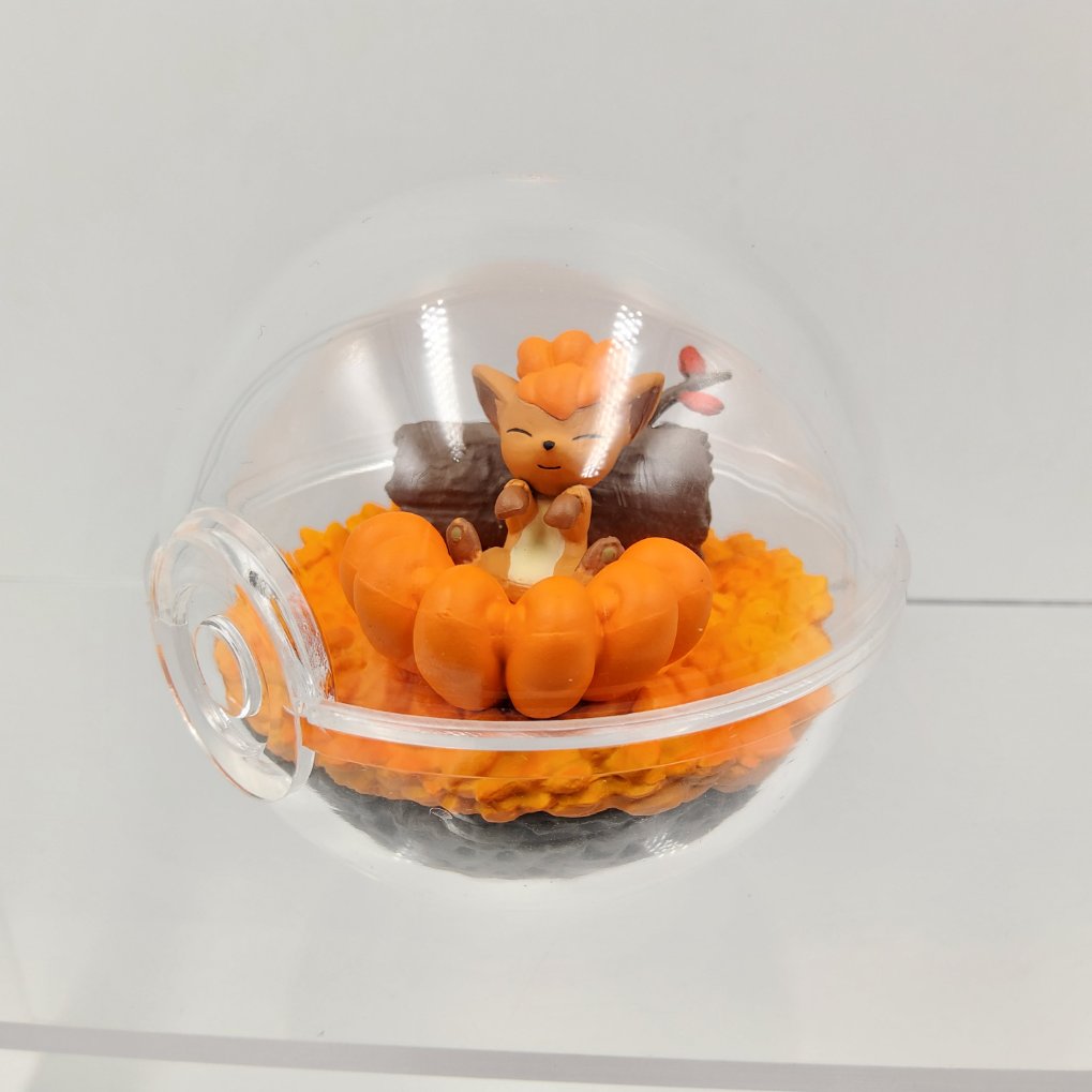 Pokemon Terrarium Collection Four Seasons – Goupix / Vulpix – Retro Japan