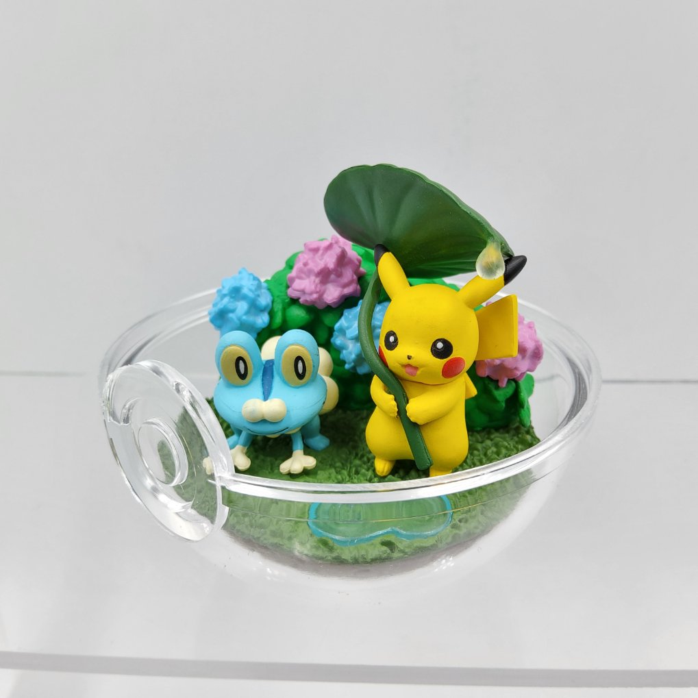 Pokemon Terrarium Collection Four Seasons – Pikachu & Grenousse ...