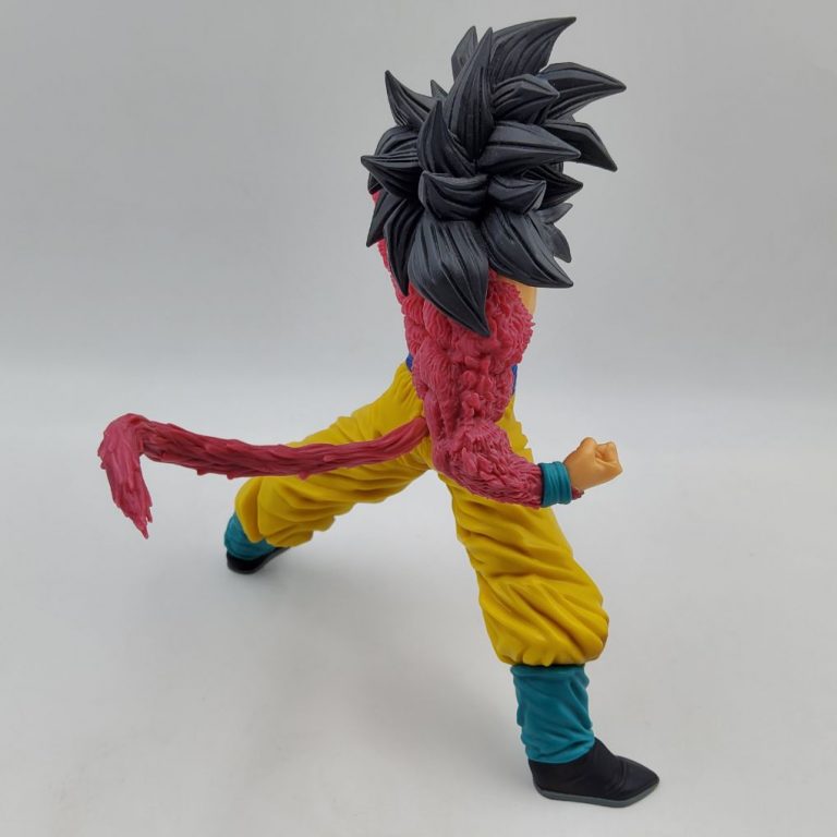 Dragon Ball GT Figure – Full Scratch – Son Goku SSJ4 – Retro Japan